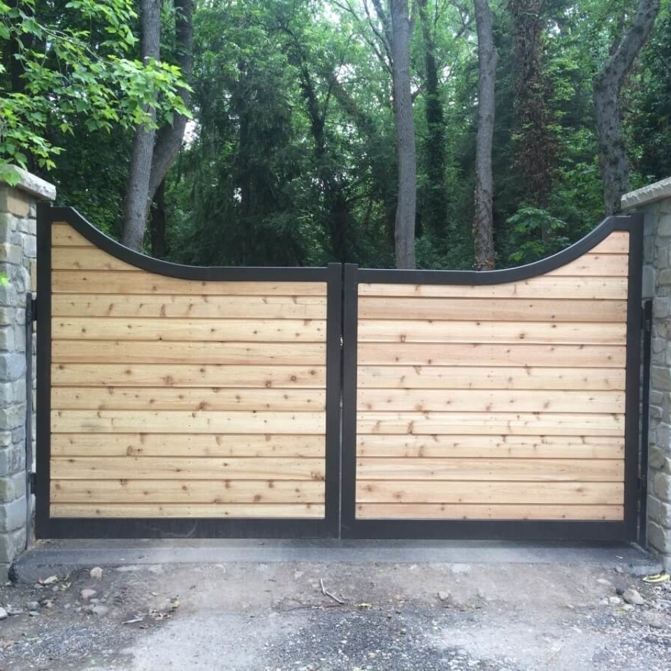Outback Fencing Decorating Your Vinyl Fence for the Holidays